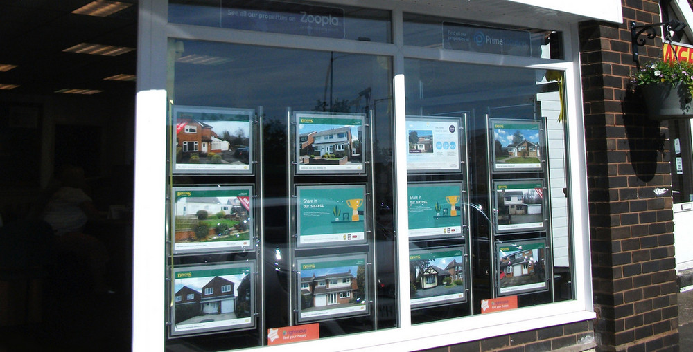 Dixons Window Displays | Durleigh