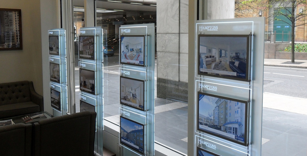 The Hamptons Blade Display | Durleigh